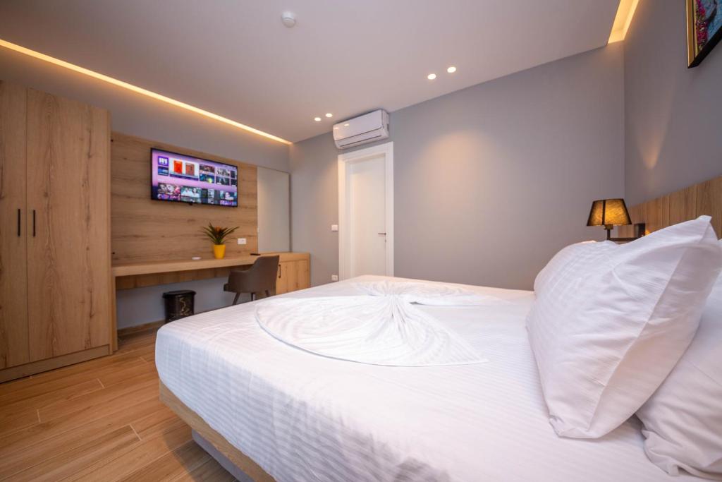 Double Room with Partial Sea View – Ground Floor – Azure Inn Hotel